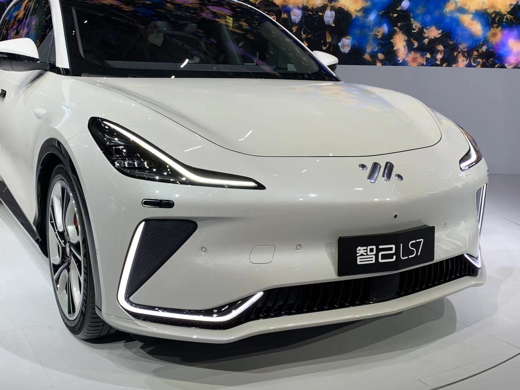 2022广州车展：智己首款SUV 智己LS7正式亮相-手机新浪汽车