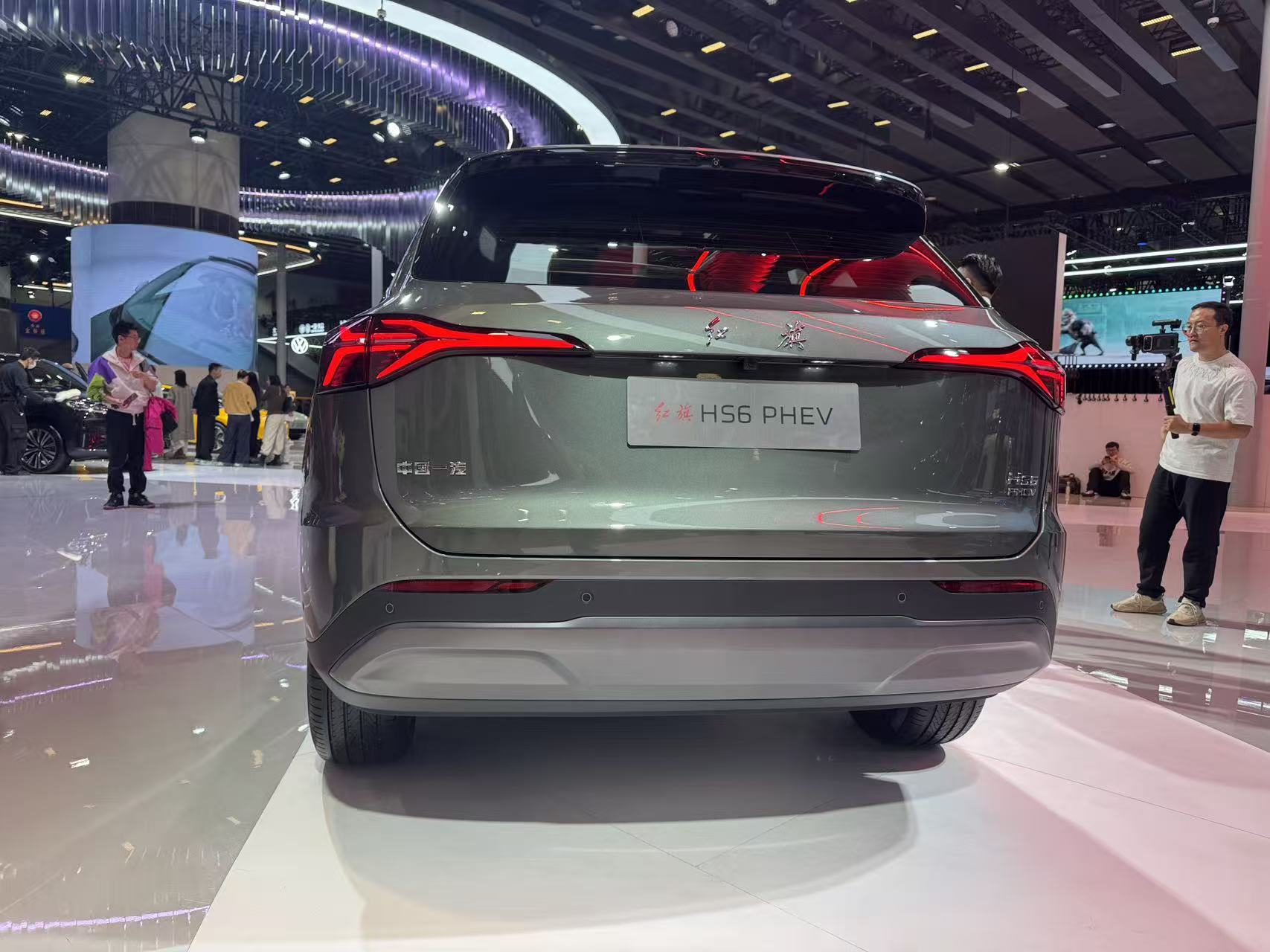 2025广州车展：红旗HS6 PHEV携东方美学亮相-手机新浪汽车