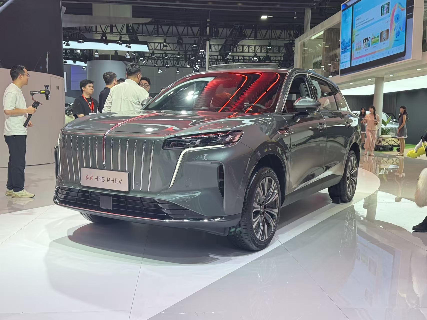 2025广州车展：红旗HS6 PHEV携东方美学亮相-手机新浪汽车