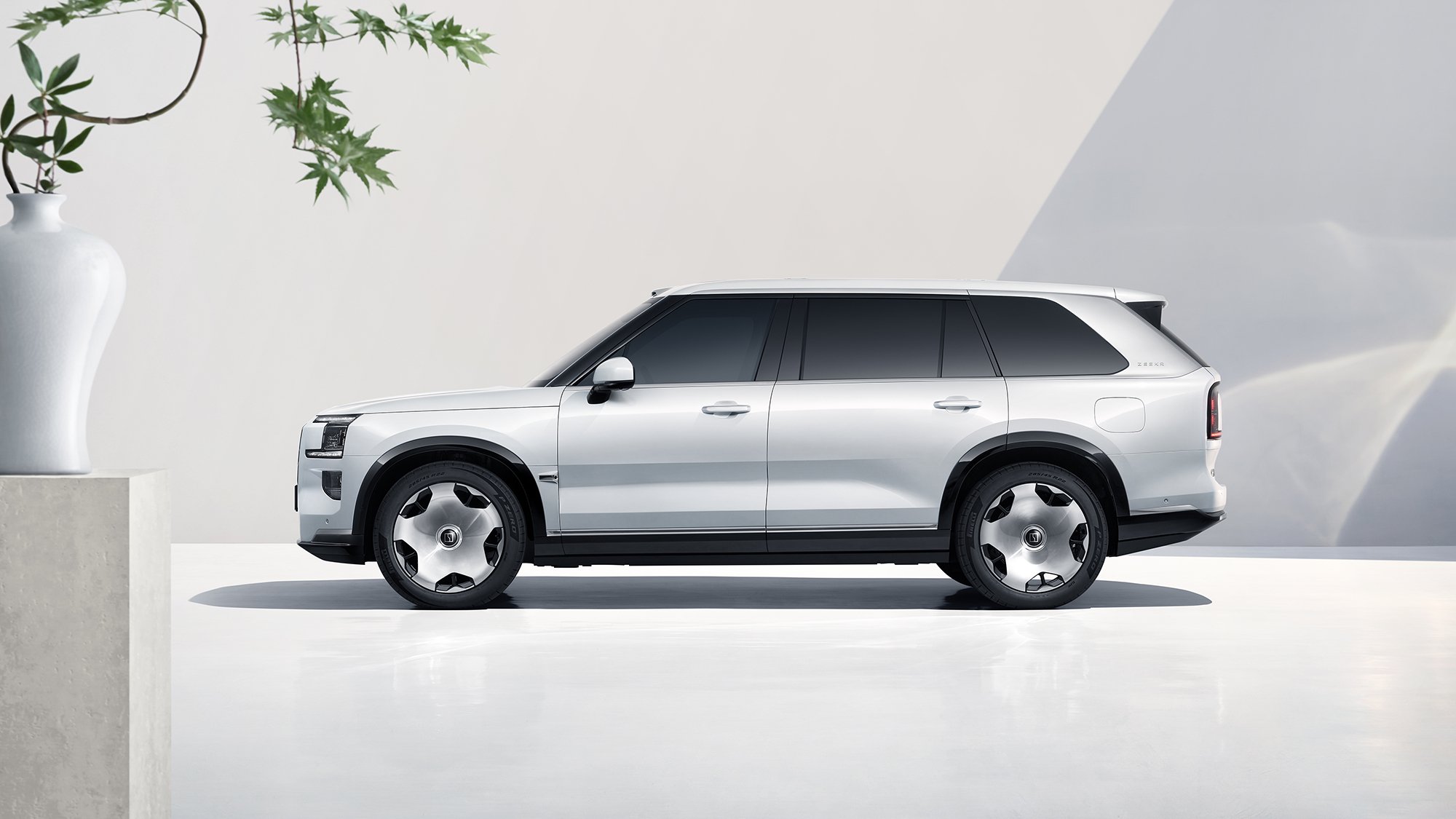 2025成都车展：极氪9X预售47.99-56.99万元-手机新浪汽车