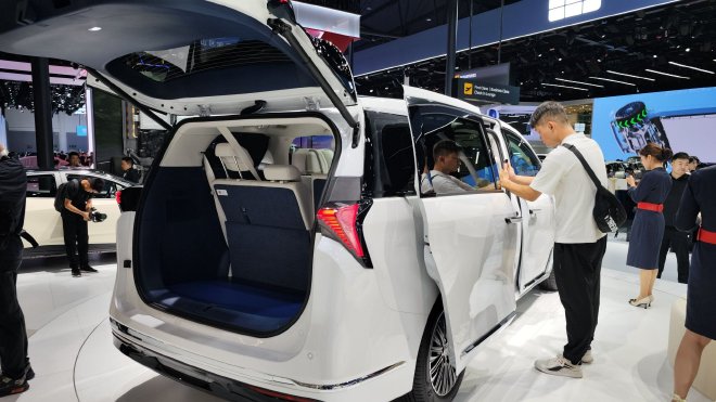 2024成都车展：别克GL8陆尊PHEV豪华升舱-新浪汽车