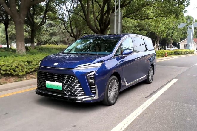 一次自我超越 试驾上汽通用别克全新GL8陆尊PHEV-新浪汽车