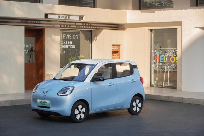 实用性更强 宏光MINIEV四门版销量超36000台-新浪汽车
