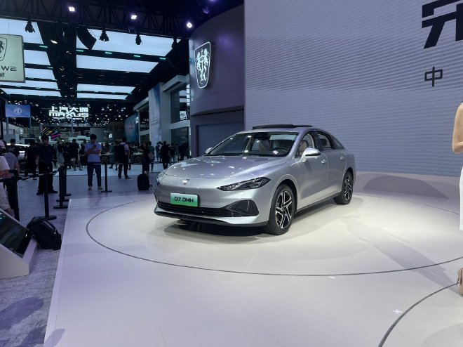 2023成都车展：荣威D7EV/D7DMH双车亮相-手机新浪汽车