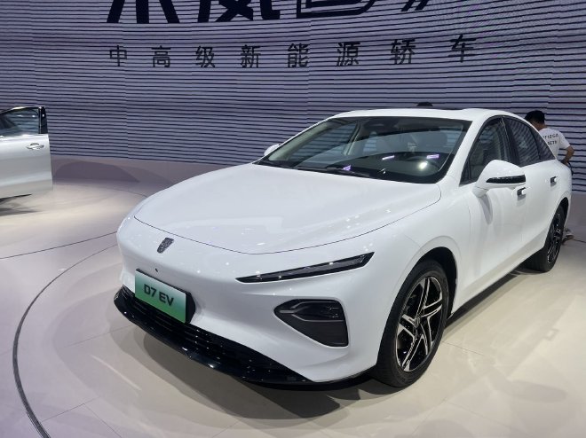 2023成都车展：荣威D7EV/D7DMH双车亮相-手机新浪汽车