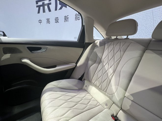 2023成都车展：荣威D7EV/D7DMH双车亮相-手机新浪汽车