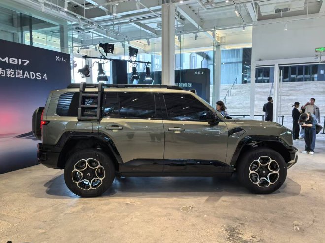 2025上海车展：抢先体验东风猛士M817-手机新浪汽车