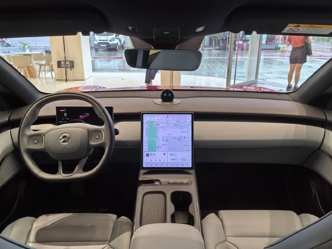 免费选装国潮配色 实拍蔚来ET5火星红-新浪汽车