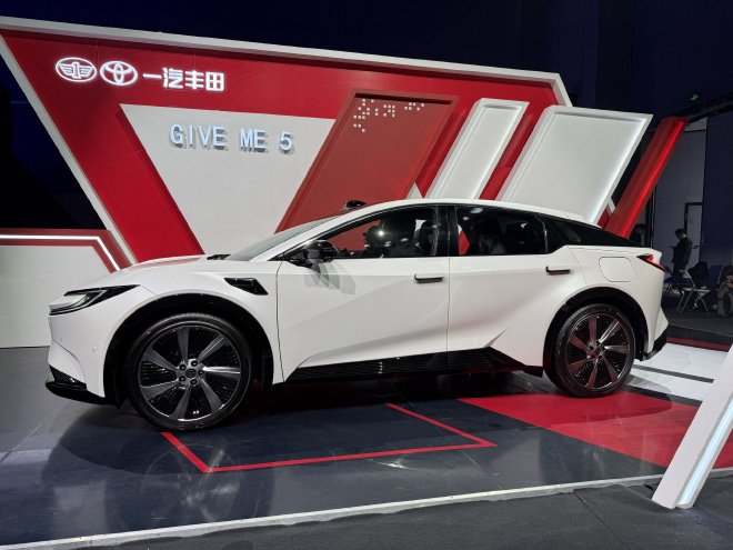 2025上海车展：丰田bZ5预售13-16万 6月正式上市-手机新浪汽车