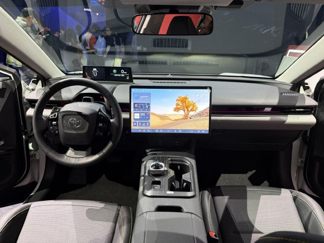 2025上海车展：丰田bZ5预售13-16万 6月正式上市-手机新浪汽车