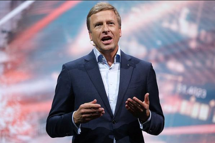 宝马CEO：芯片投资浪潮将缓解供应紧张-新浪汽车