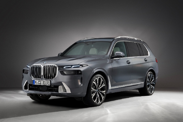 外观内饰变化最大 新BMW X7正式发布-新浪汽车