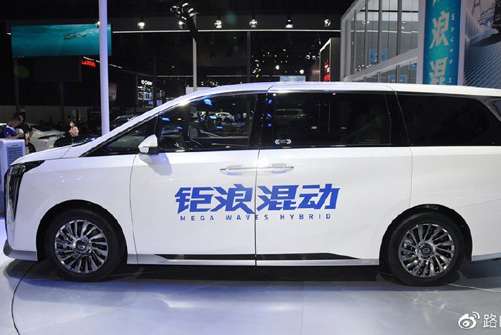 同为高端MPV价格相差7万，传祺M8宗师对比GL8陆尊谁更值？-新浪汽车