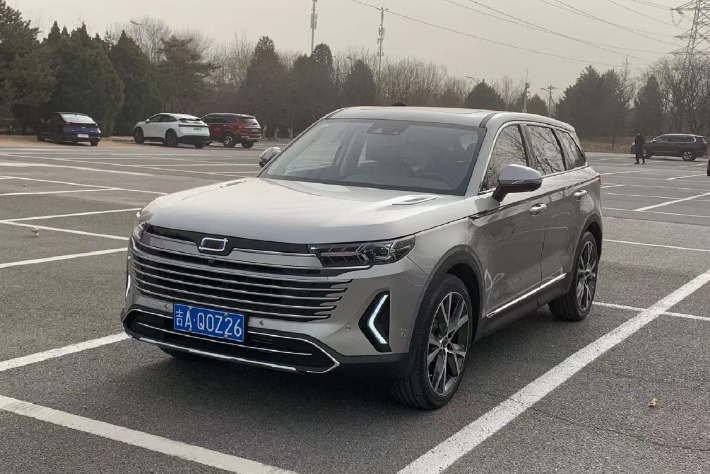 新款奔腾T77/T99实拍 造型更大气时尚-新浪汽车