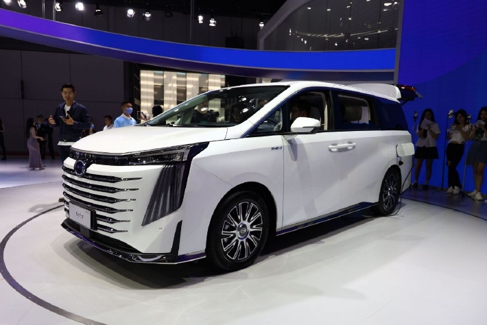 2023上海车展：静态体验传祺E9插电混动MPV-新浪汽车