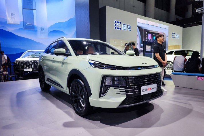 2023成都车展：江淮QX PHEV亮相并开启盲订-新浪汽车