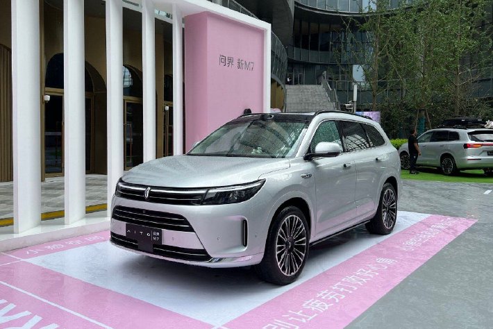 AITO问界新M7正式上市 售价24.98万-32.98万元-新浪汽车