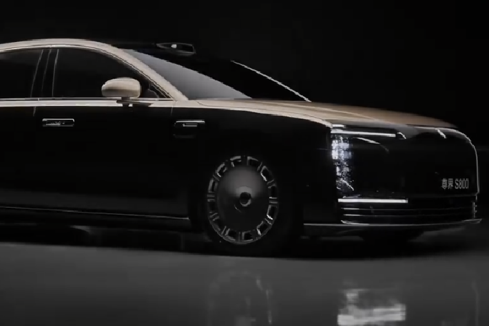 鸿蒙智行旗下尊界S800车型将推出新配色-新浪汽车