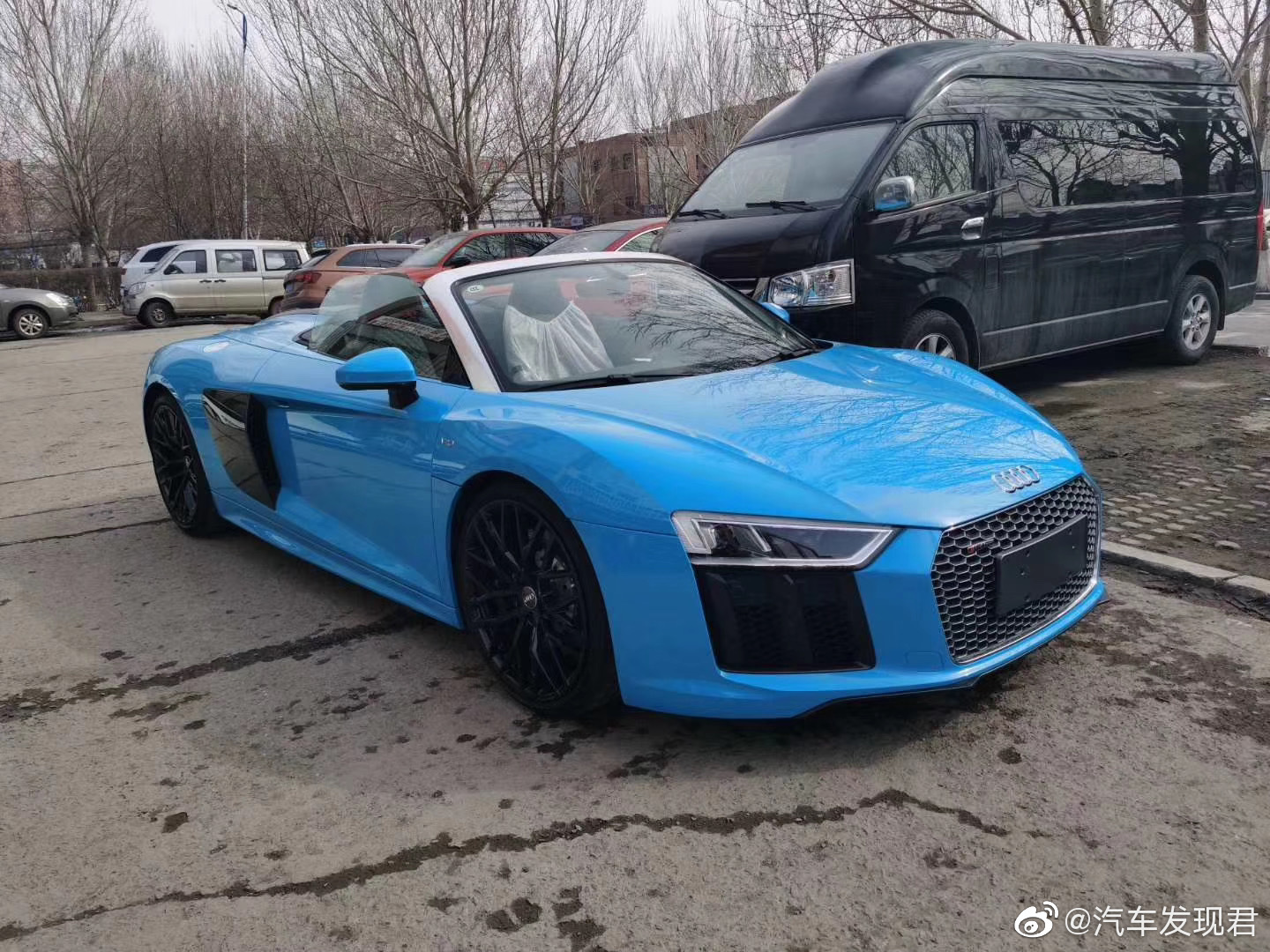 奥迪R8 Spyper 5.2L V10 敞篷版 限量版个性化颜色-新浪汽车