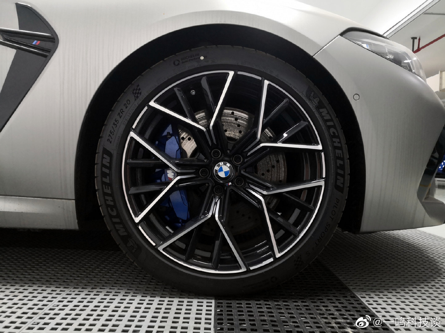 宝马M8雷霆版，200多万的宝马轿跑-手机新浪汽车