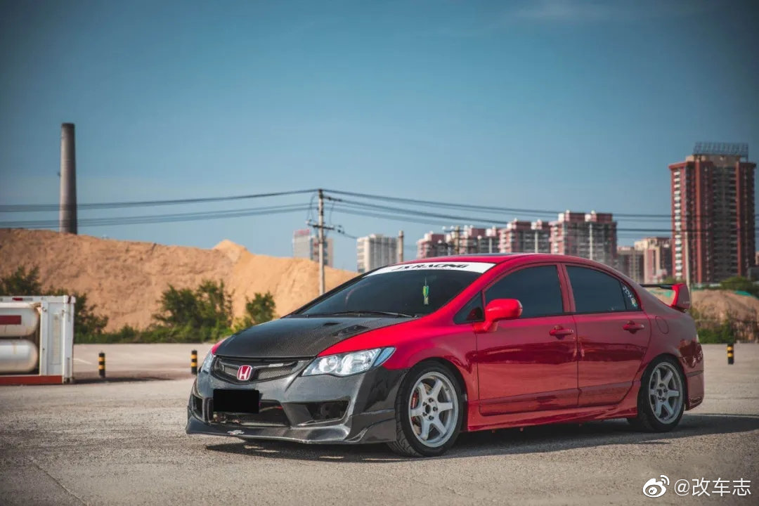 东本思铭改出来的FD2，依旧是赛道日的一道靓丽风景线-新浪汽车