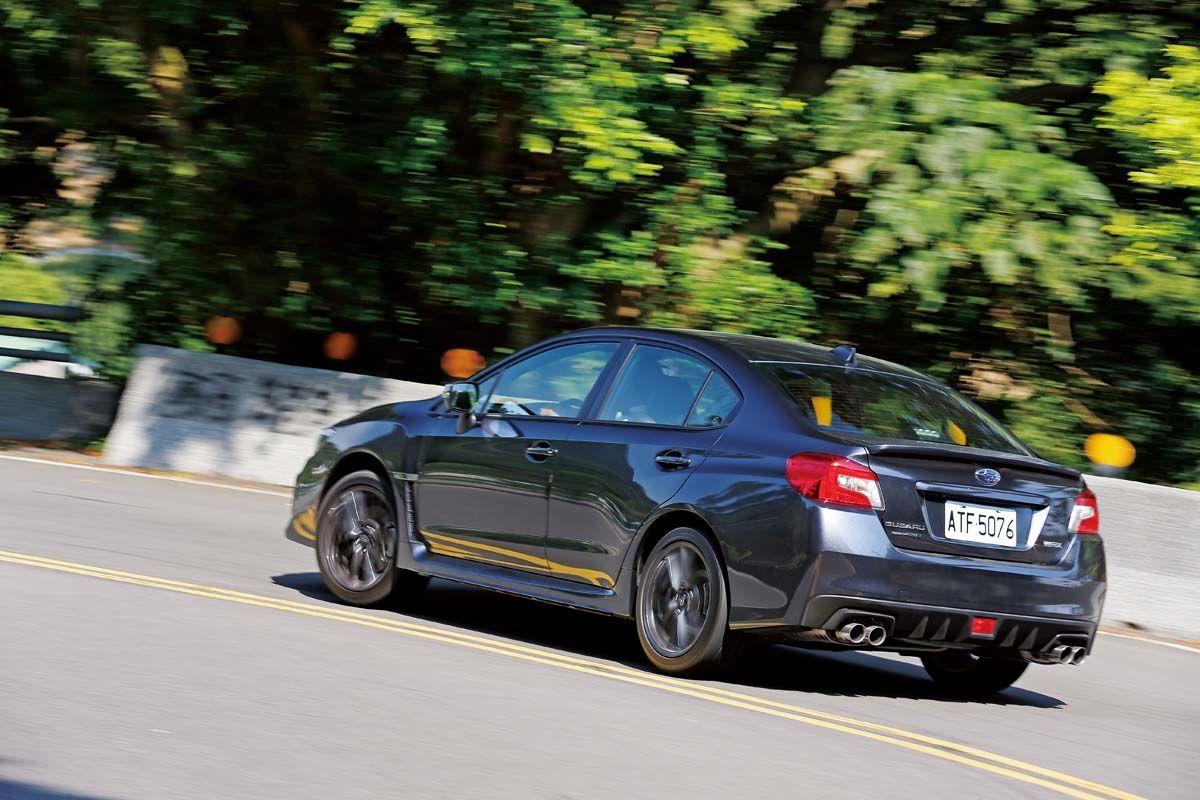 这台WRX STI真的好看，不愧是标杆!-手机新浪汽车
