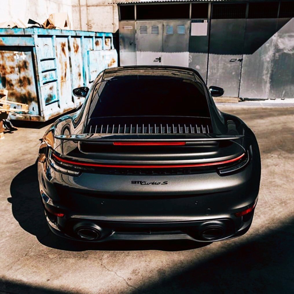 保时捷911 Turbo S，前脸看起来还是很凶悍的-手机新浪汽车