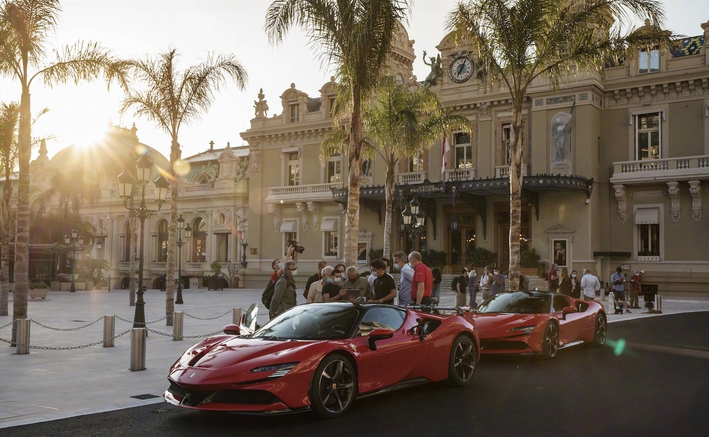 高清汽车美图：Ferrari SF90摩纳哥大片拍摄-手机新浪汽车