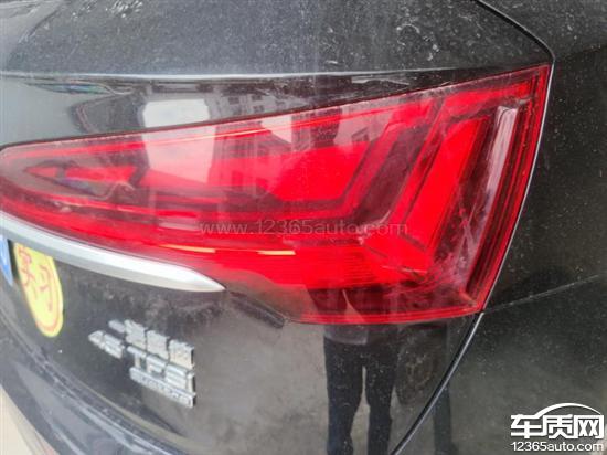 一汽奥迪Q5L两个后尾灯罩内部有裂纹-新浪汽车