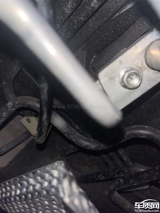 长安马自达昂克赛拉空调膨胀阀垫片生锈-新浪汽车