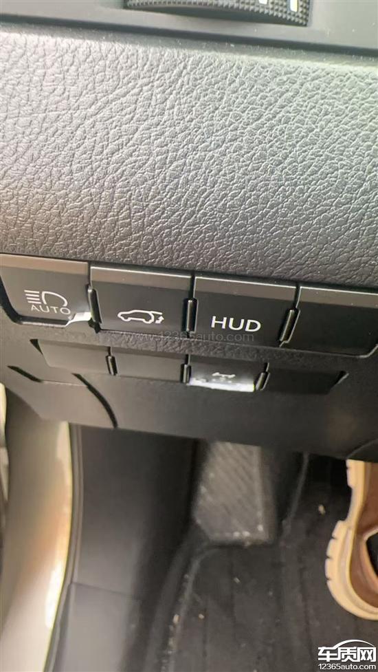 雷克萨斯RX车内饰按键非正常断裂-新浪汽车