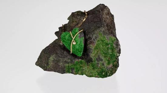 梦幻晶簇：微小晶体的戏剧性设计|晶体|宝石_新浪收藏_新浪网