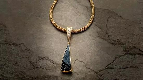 梦幻晶簇：微小晶体的戏剧性设计|晶体|宝石_新浪收藏_新浪网