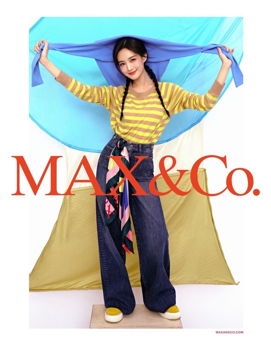 MAX&Co.携手演员李一桐唤醒春日浪漫_手机新浪网