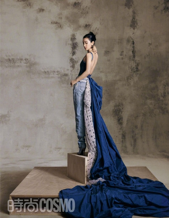 李冰冰冬日繁花大片释出 穿红色抹胸礼服秀直角肩|李冰冰|繁华|礼服_新浪女性_新浪网