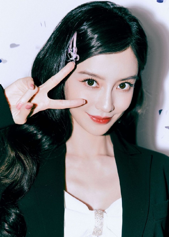 Angelababy甜酷风格大片释出 西装裙配长靴少女感满分_手机新浪网