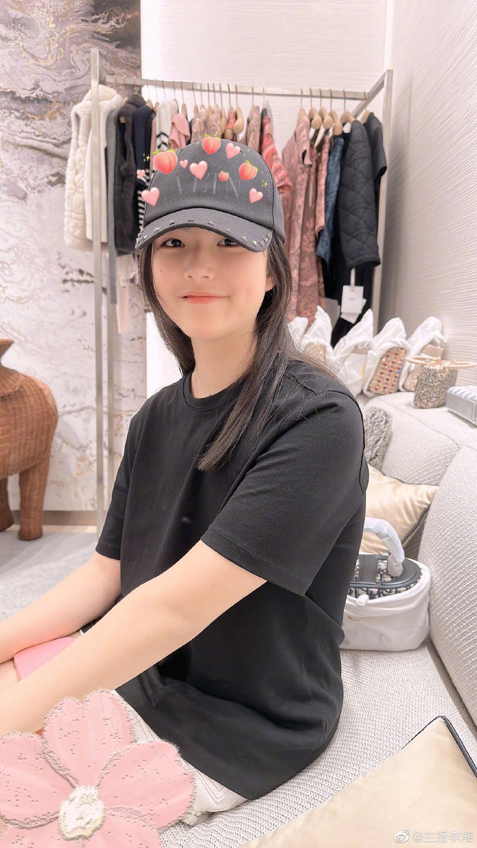 組圖：李湘為女兒慶兒童節 王詩齡近照又瘦又美淑女範兒十足 - 新浪香港