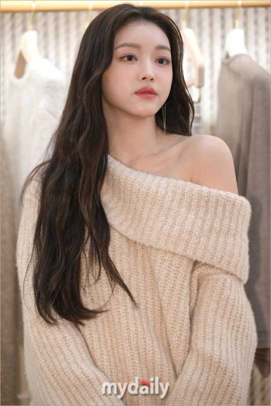 組圖：Oh My Girl成員YooA等藝人出席品牌活動 - 新浪香港