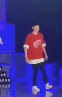 快本路透吴亦凡让出舞台中心给rapper TT现场嗨唱_新浪图片