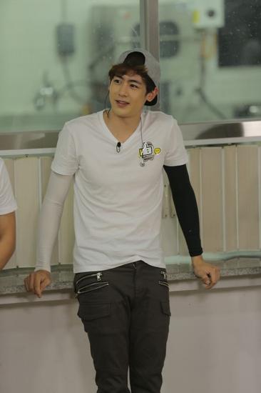 2PM灿盛《一起出发》萌帅 尼坤惊喜现身_手机新浪网