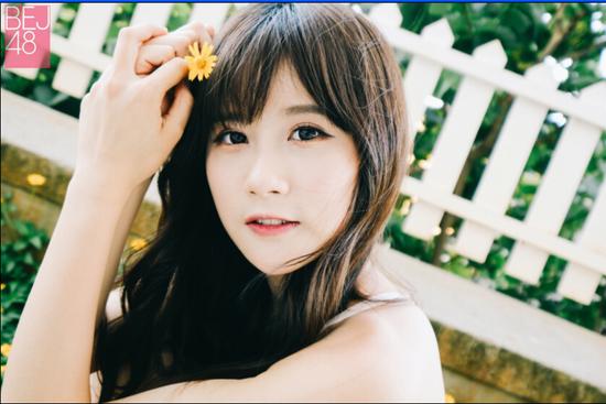 BEJ48成员段艺璇亮相《梦想岛》MV秀腹肌_手机新浪网