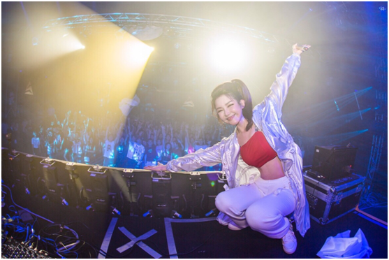 Suby携手五组艺人献精彩表演 台上为Grant庆生|Suby|电音|Grant_新浪娱乐_新浪网