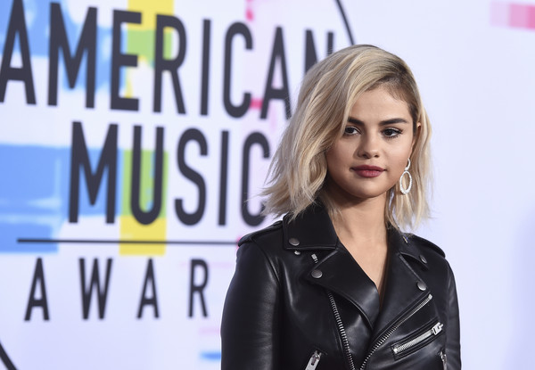 赛琳娜复合比伯后 “前闺蜜”贝拉也主动示好_手机新浪网