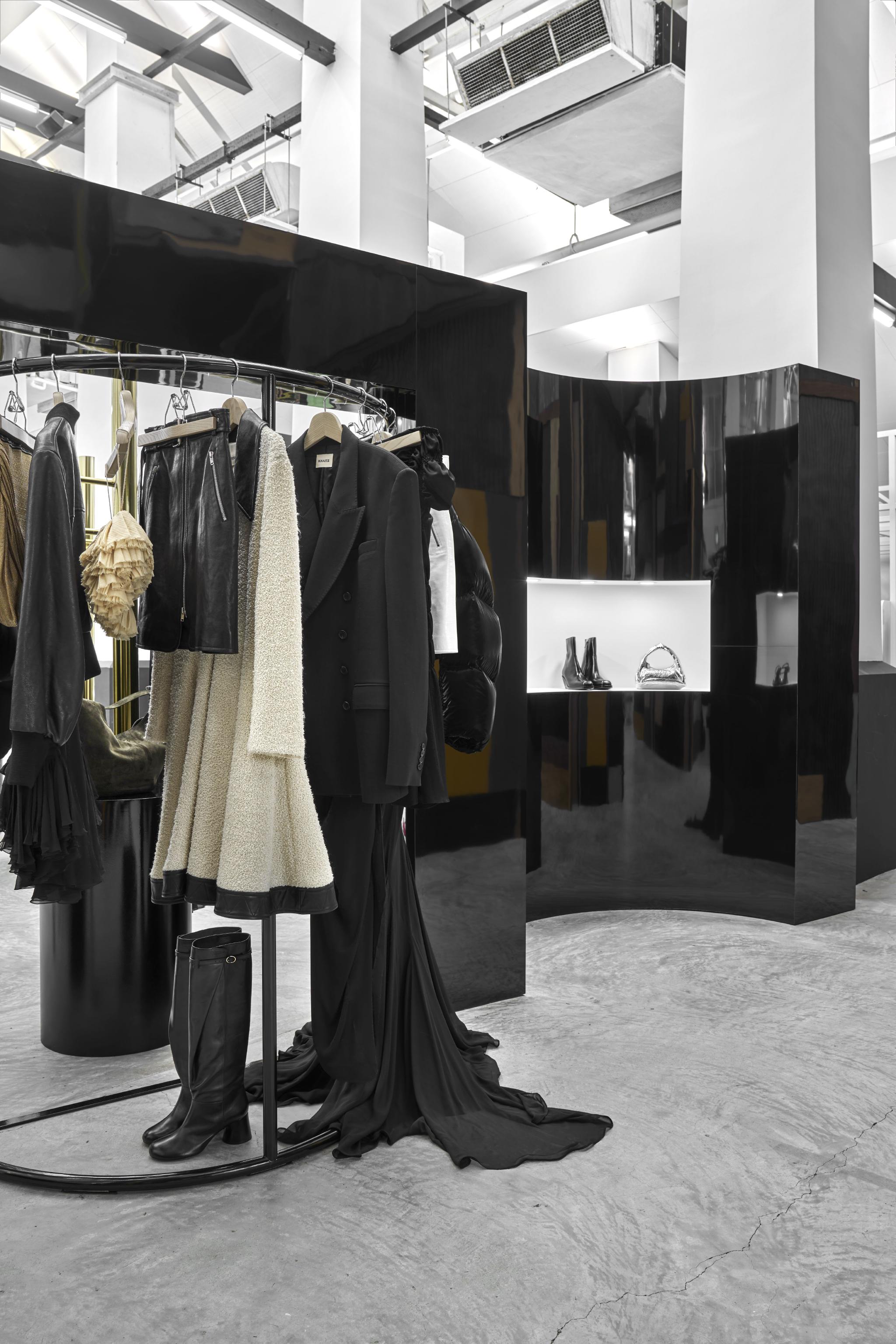 KHAITE正式入驻新加坡Dover Street Market_手机新浪网