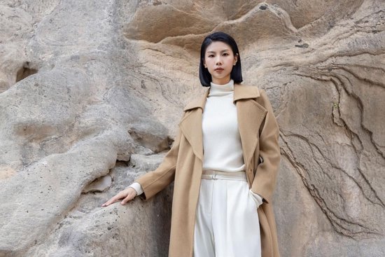 大衣品牌排行榜上的QIANHUI千慧服饰，为秋冬打造独特时尚韵味_新浪时尚_新浪网