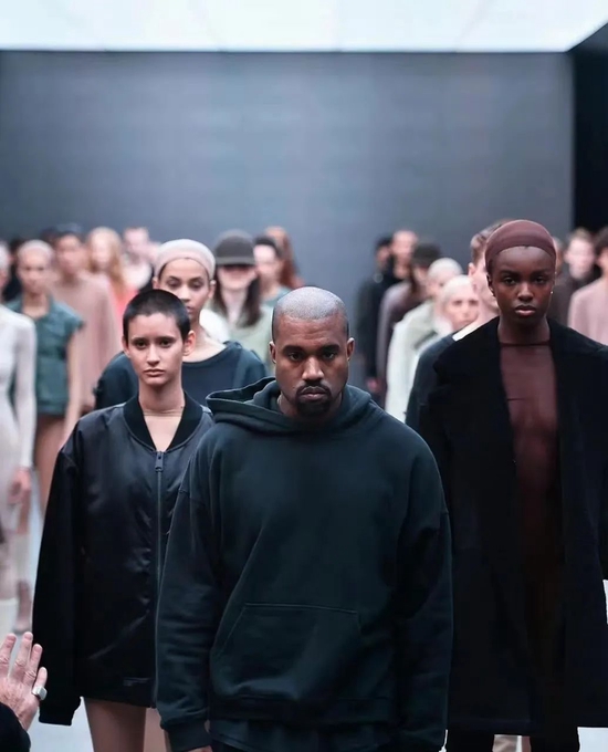 Ye将开启的“后YEEZY时代”，起点在中国？_手机新浪网