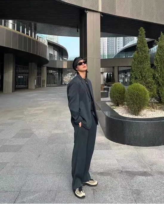 韩国男博主真的太会穿了 夏季穿搭高级感你也能轻松get|高级感|穿搭|夏天_新浪时尚_新浪网