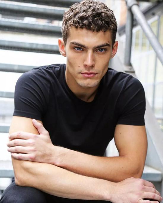 Jacob Hankin | 从搬砖苦力男孩到炙手可热男模_手机新浪网