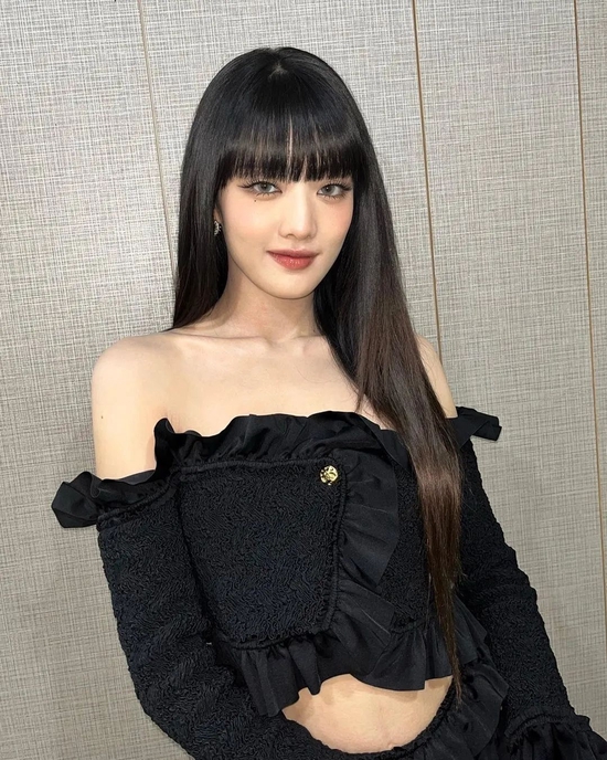 Lisa黑丝造型美出新高度？全黑造型惊艳亮相巴黎！|Lisa|巴黎|套装_新浪时尚_新浪网