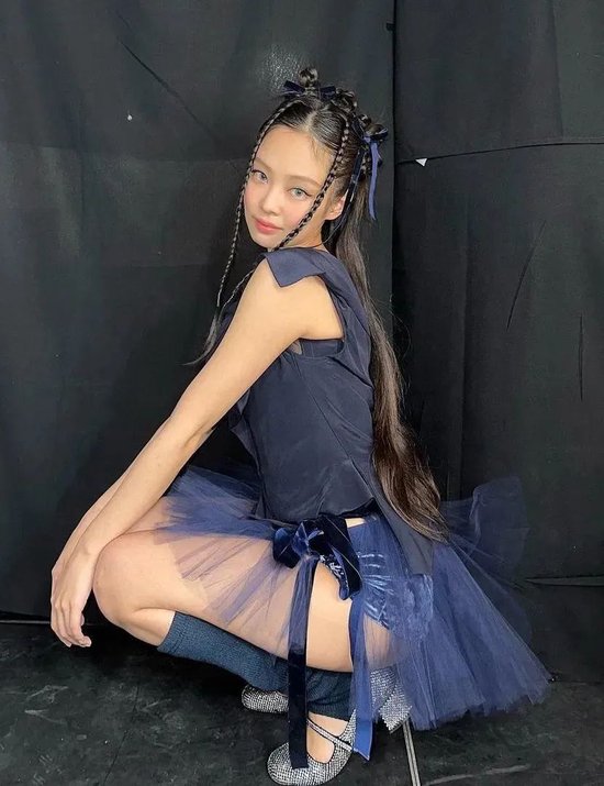 Jennie推動下的「Bowcore」美學風格 如何演繹全新的女性魅力？ - 新浪香港
